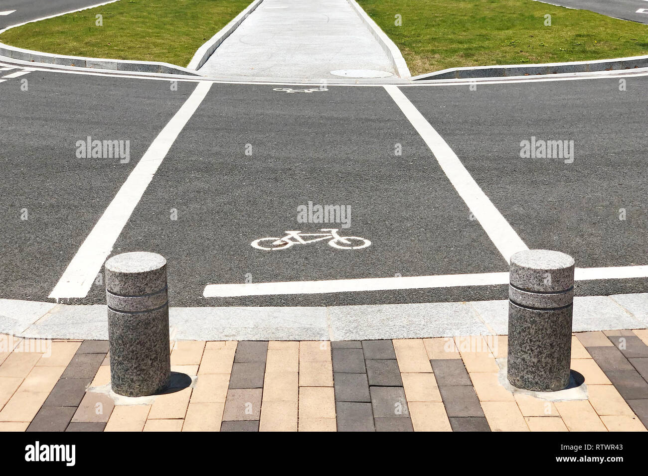 Bike lane junction hi-res stock photography and images - Alamy