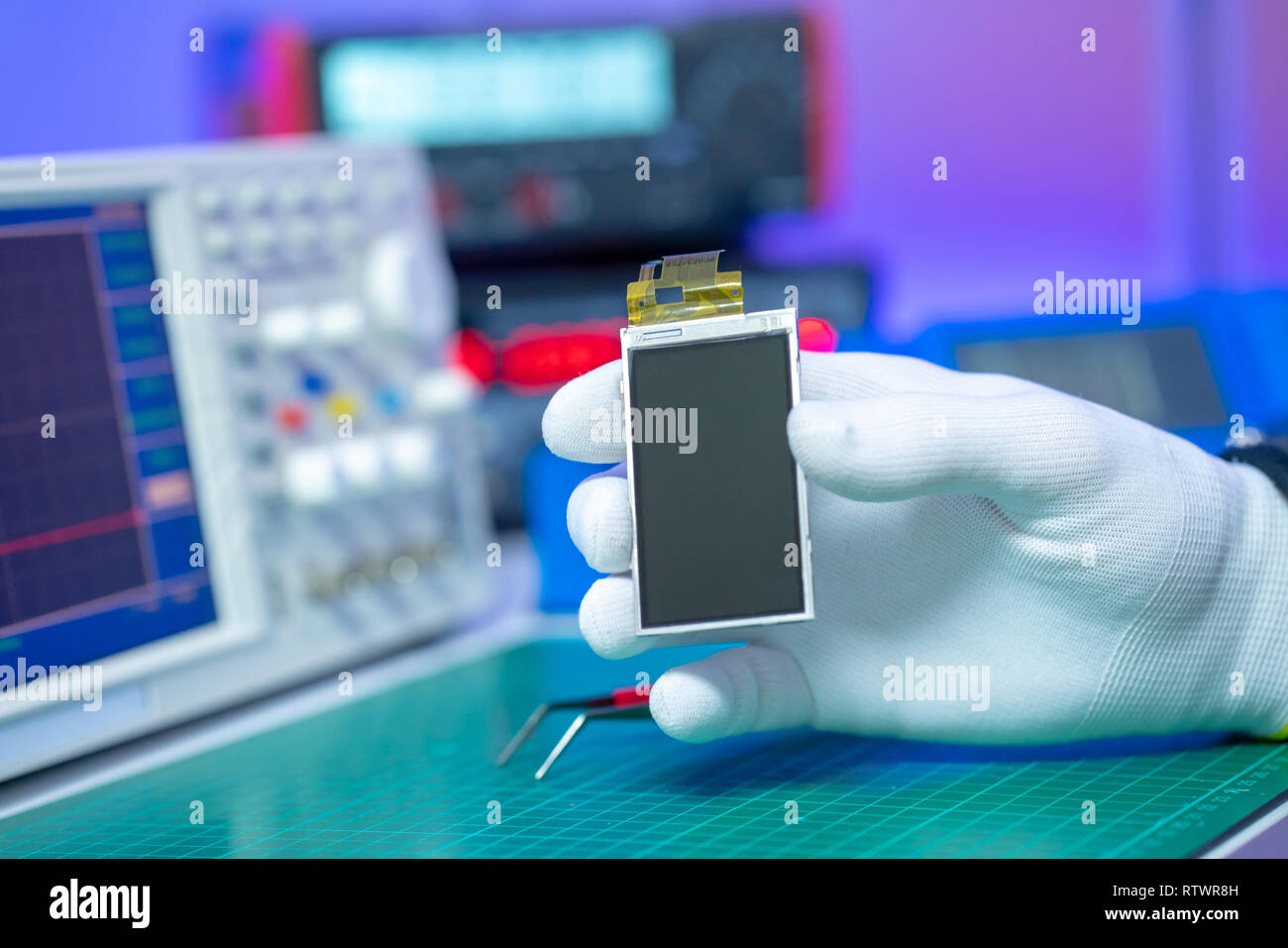Electronics lab hi-res stock photography and images - Alamy