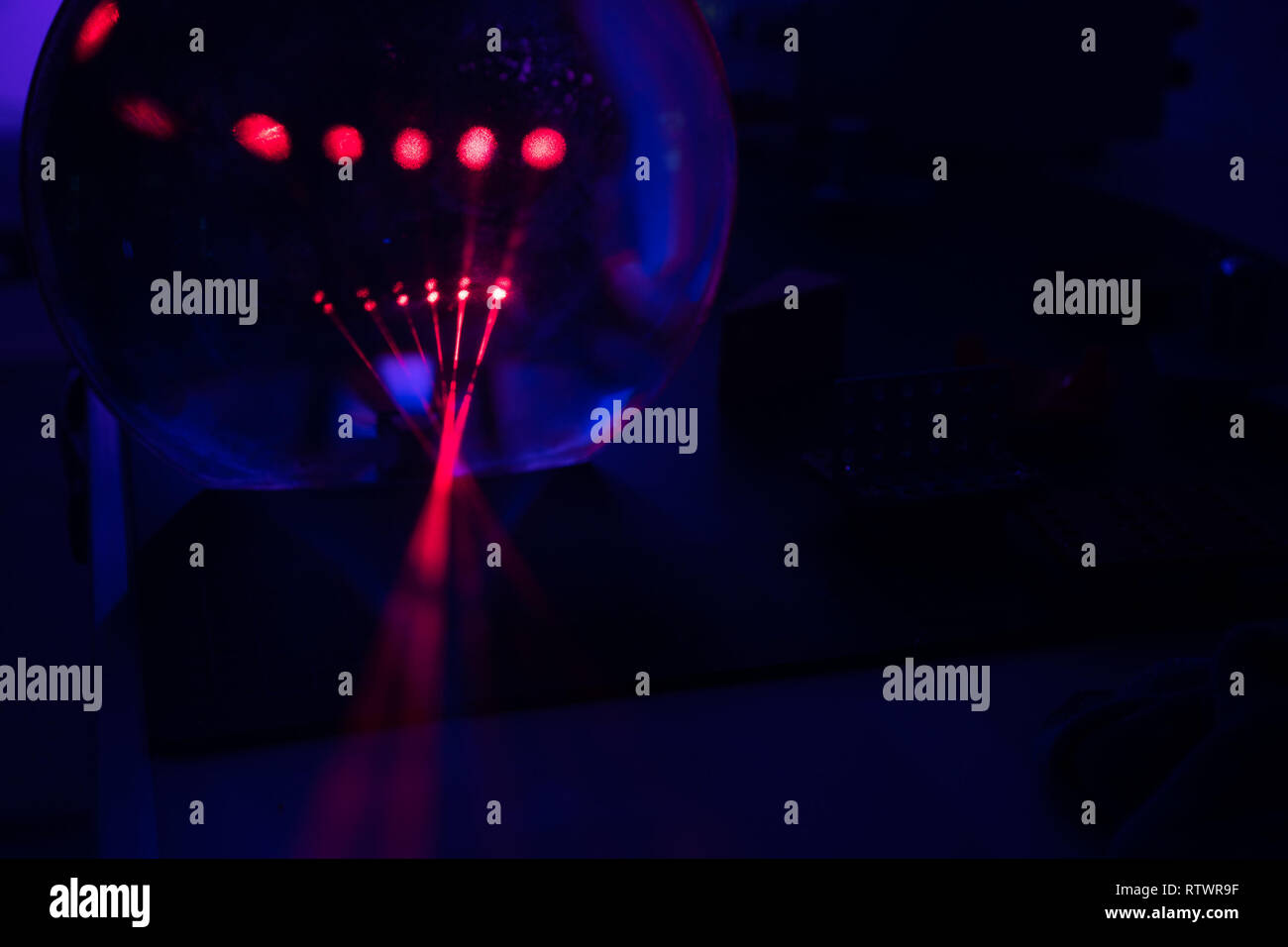 Experiment with red laser in optics lab Stock Photo - Alamy