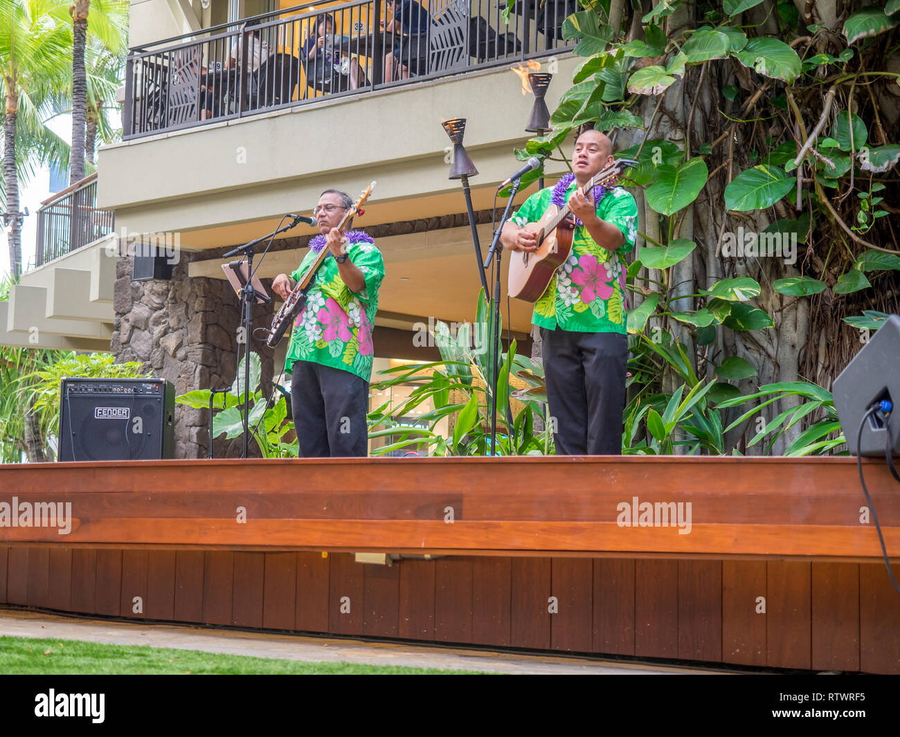 Entertainment in the Garden courtyard of the Royal Hawaiian Shopping ...
