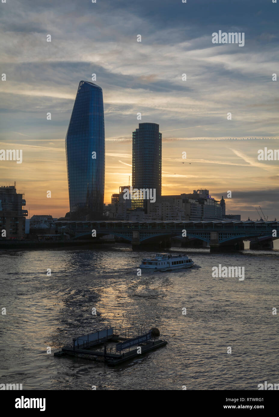 Riverside central london hi-res stock photography and images - Alamy