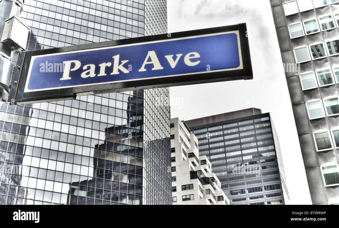 Park Avenue street sign in New York City, USA Stock Photo - Alamy