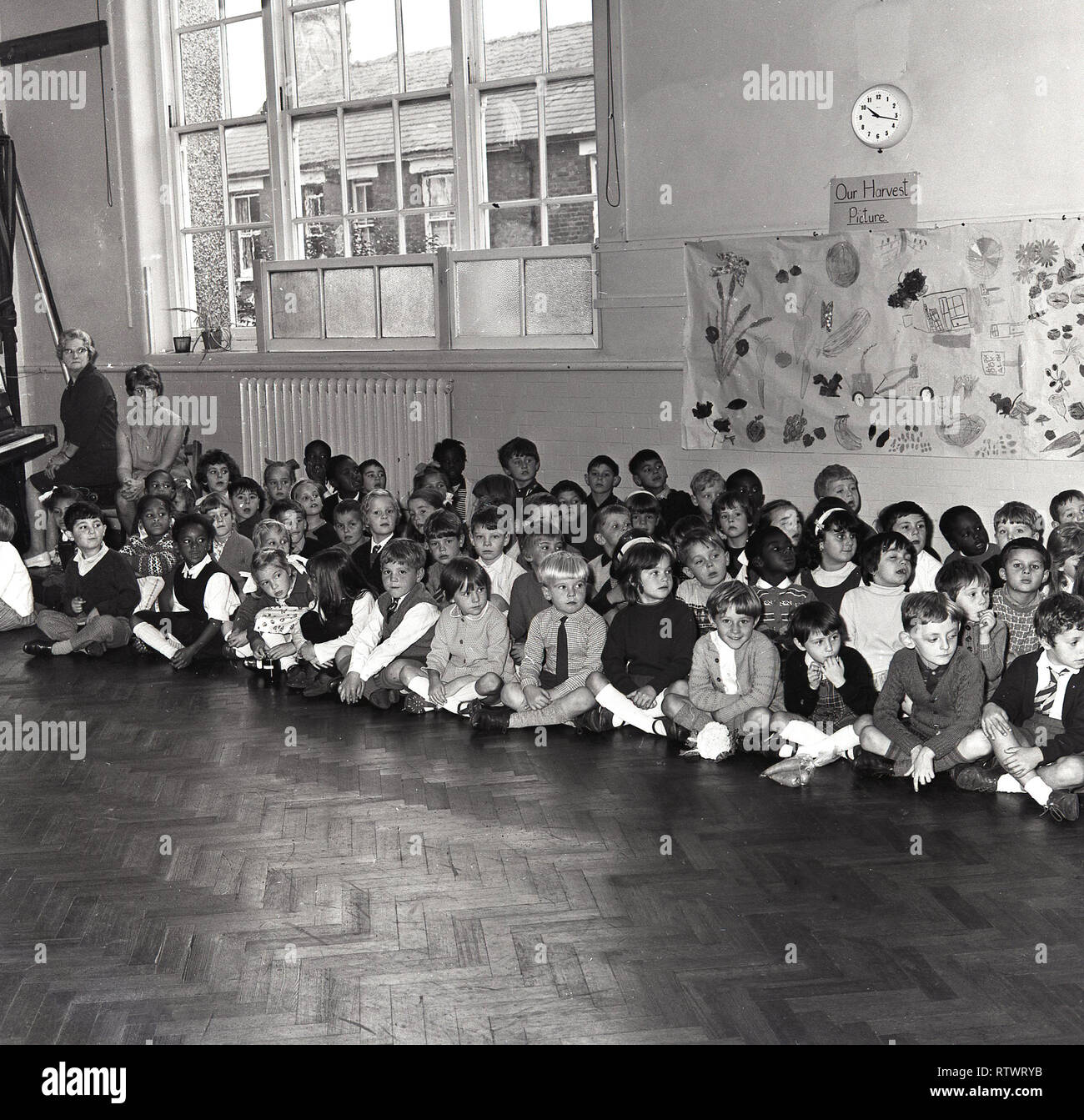 Primary school 1960s boys uk hi-res stock photography and images - Alamy