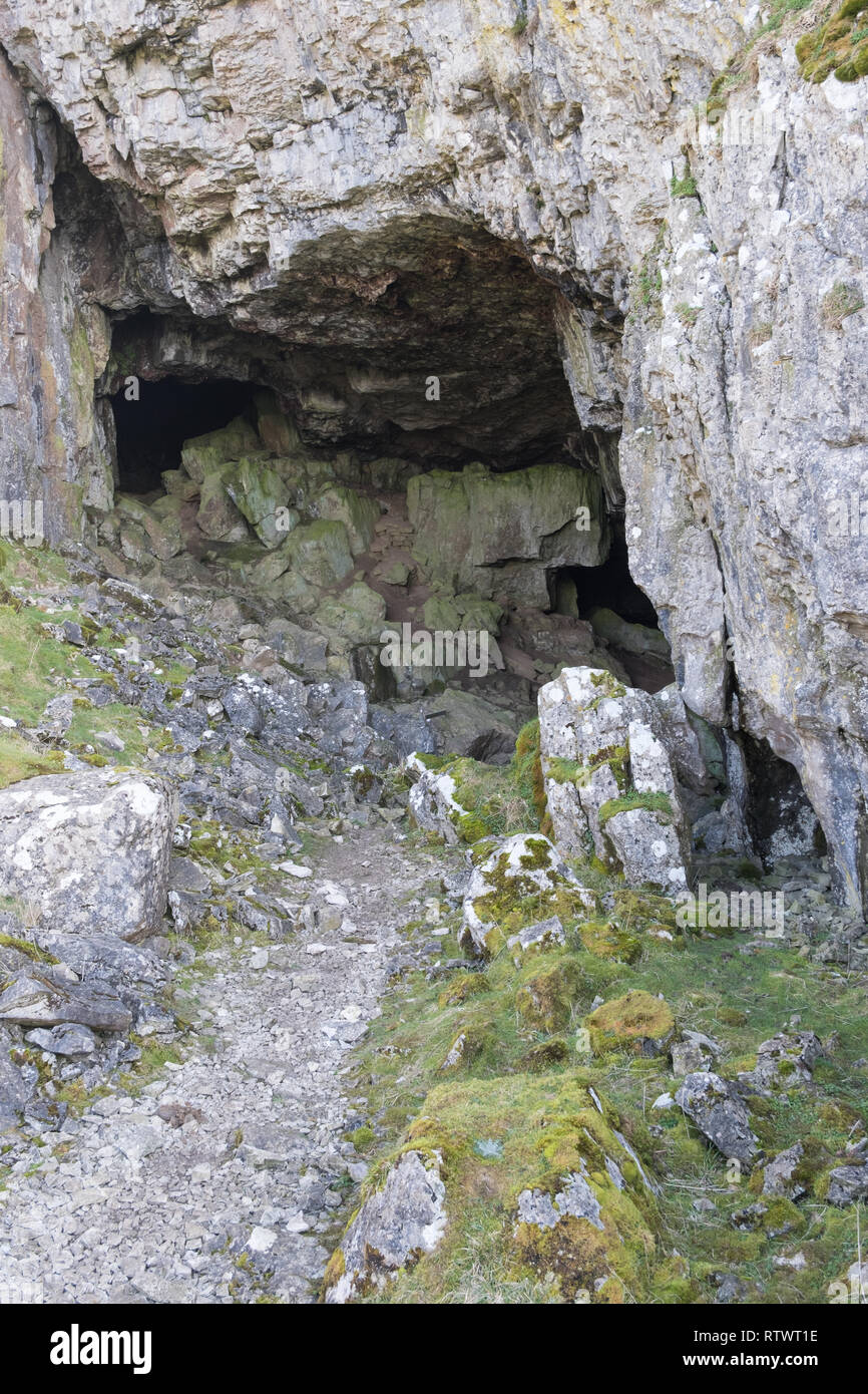Victoria cave dales hi-res stock photography and images - Alamy