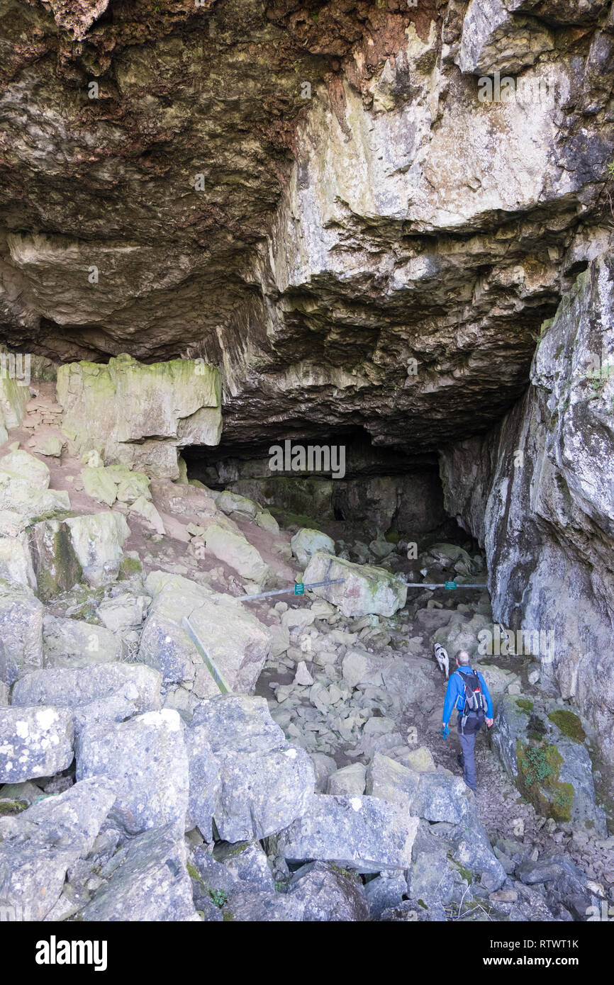 Victoria cave dales hi-res stock photography and images - Alamy