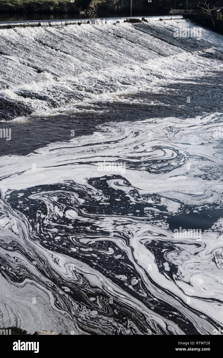 Settle weir hi-res stock photography and images - Alamy