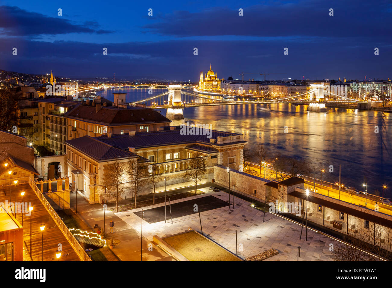 Night view budapest city hi-res stock photography and images - Alamy