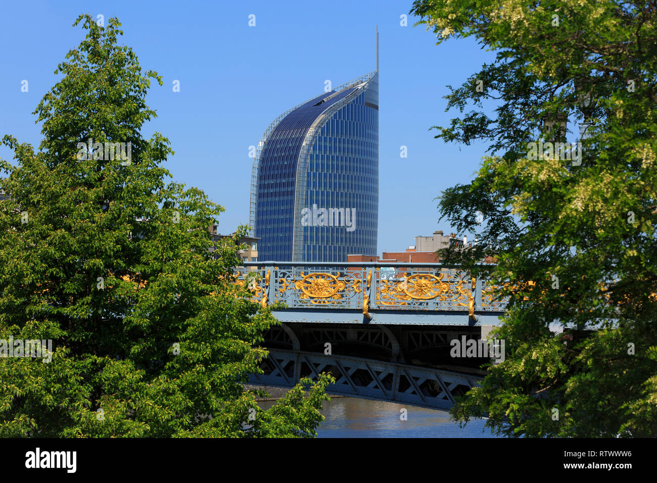 The 136-meter office skyscraper named Paradise Tower (Tour Paradis ...