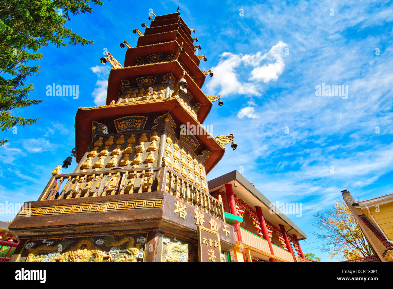 Cham shan temple hi-res stock photography and images - Alamy