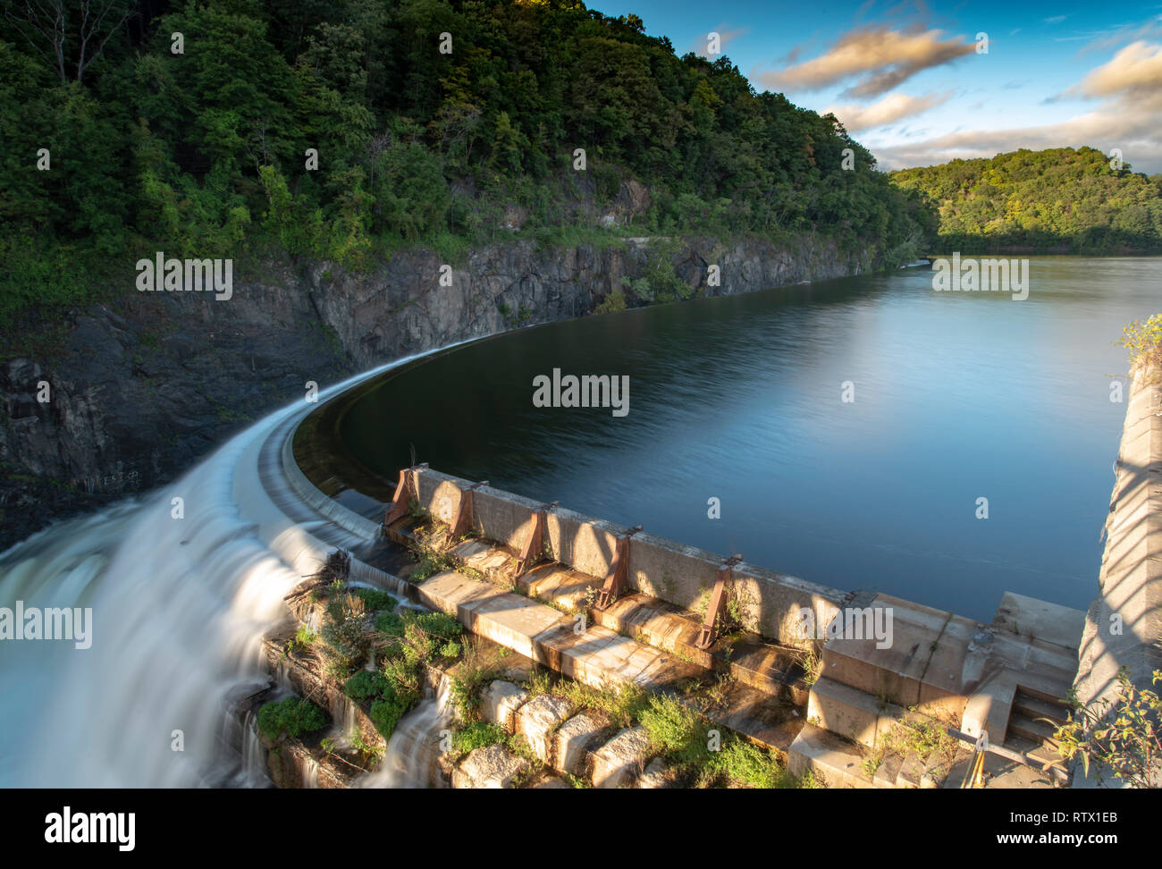 Flood levee hi-res stock photography and images - Alamy