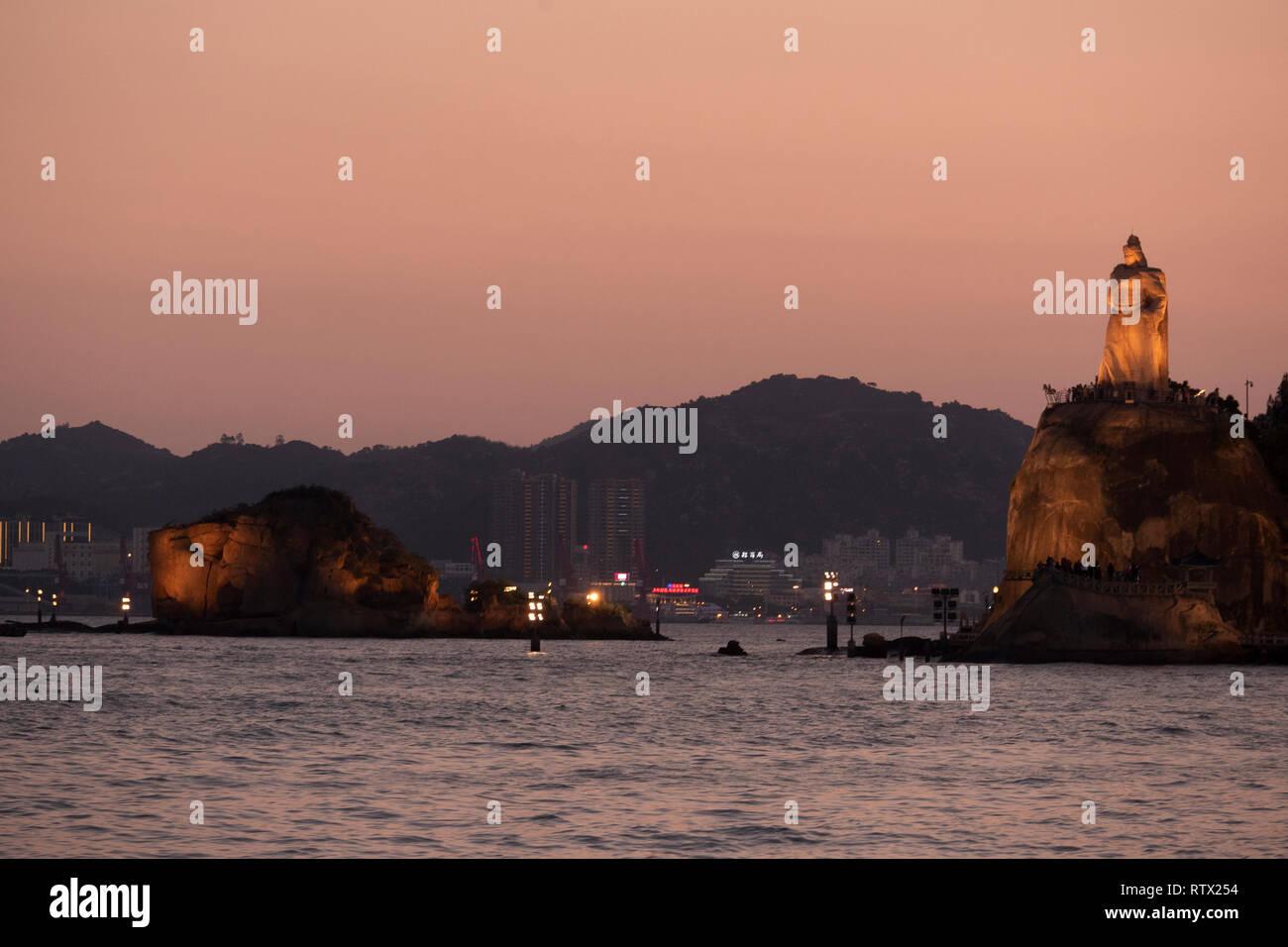 Statue of Zheng Chenggong at sunset. Gulangyu, Xiamen, China Stock ...