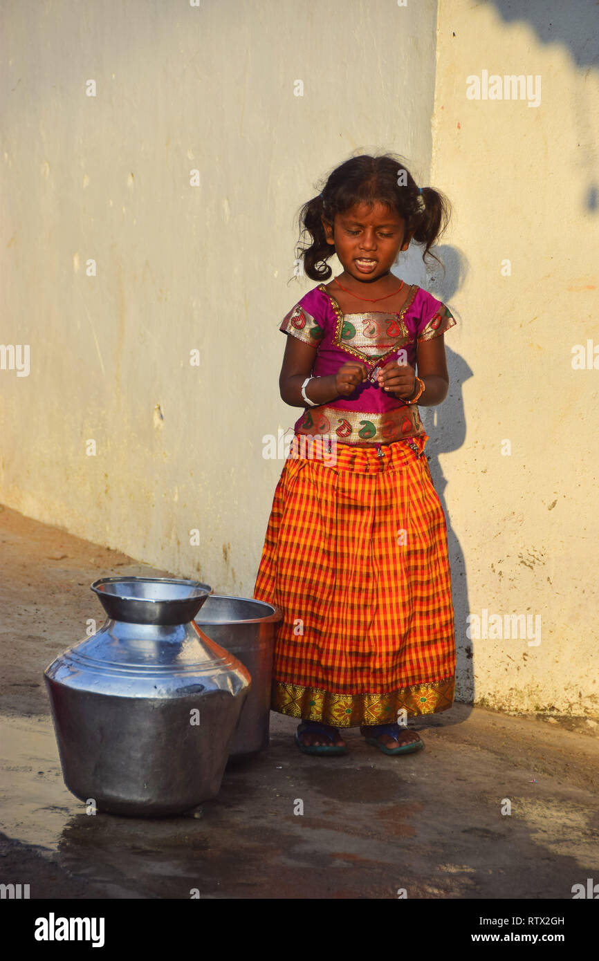 Pretty tamil girl hi-res stock photography and images - Alamy