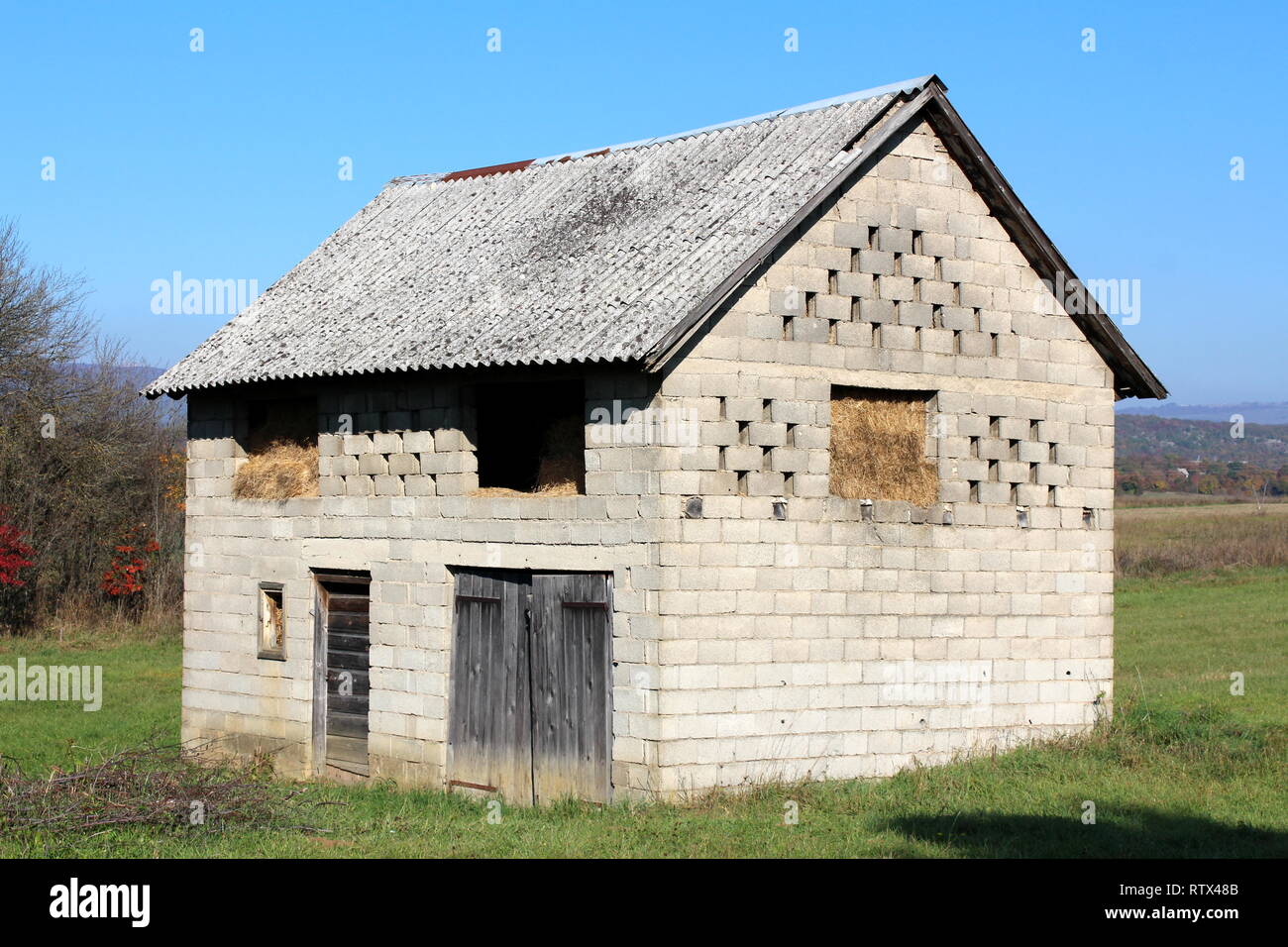 Hay blocks hi-res stock photography and images - Alamy