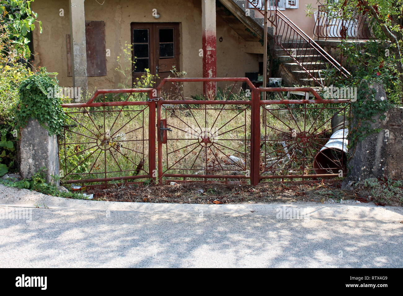 Blocked doors hi-res stock photography and images - Alamy