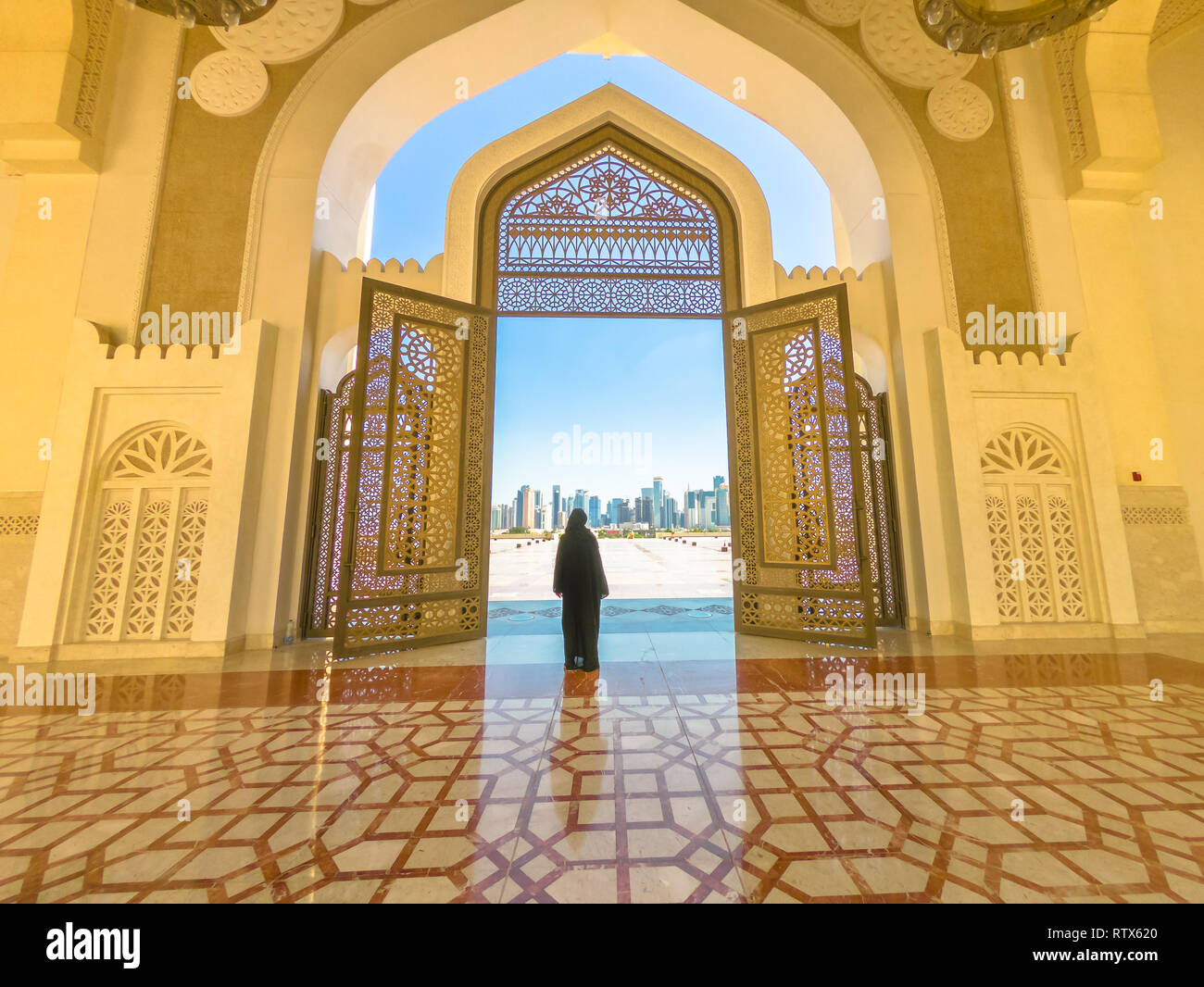 Qatar grand mosque door hi-res stock photography and images - Alamy