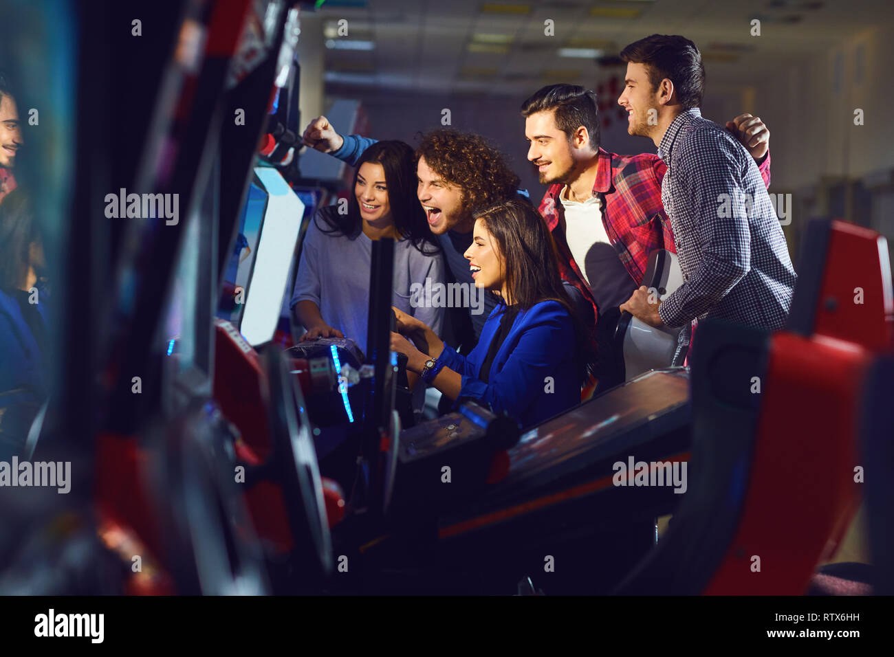 Man playing arcade game hi-res stock photography and images - Alamy