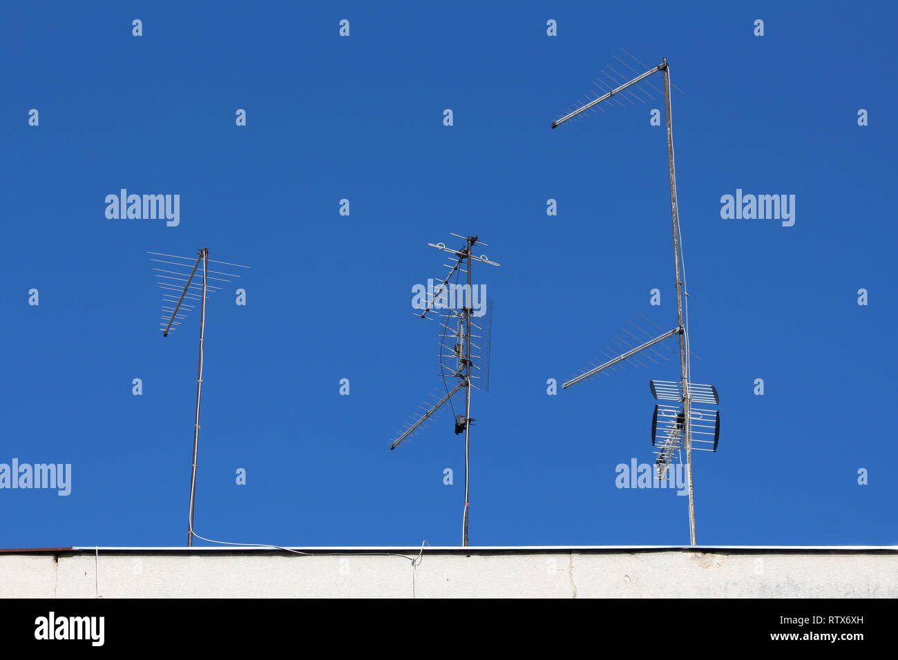 Different antennas hi-res stock photography and images - Alamy