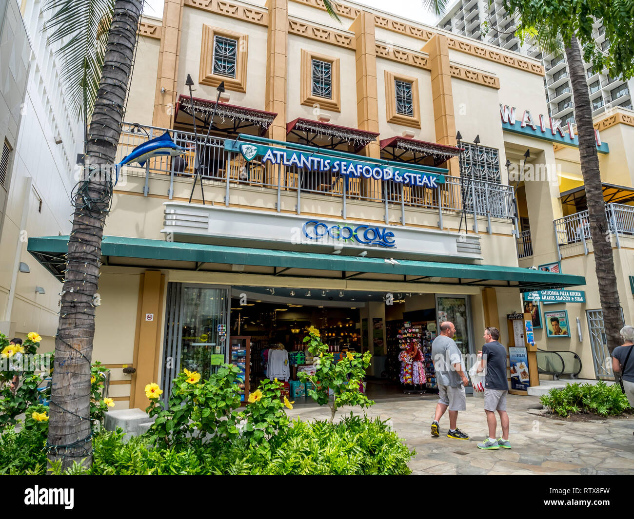 CoCo Cove gift shop and fast food location on Kalakaua Avenue in ...