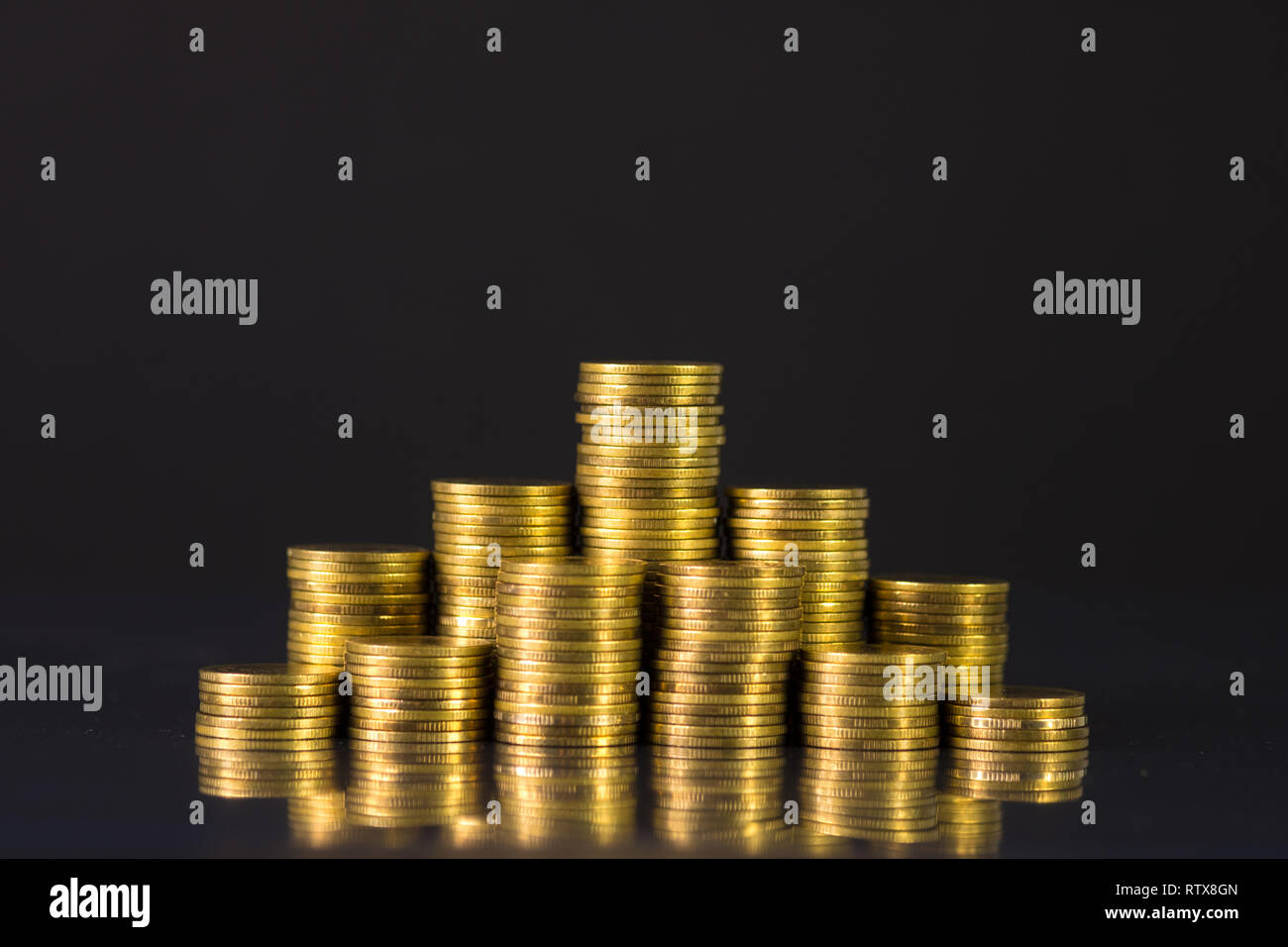 Increasing columns of coins, step of stacks coin on dark background ...