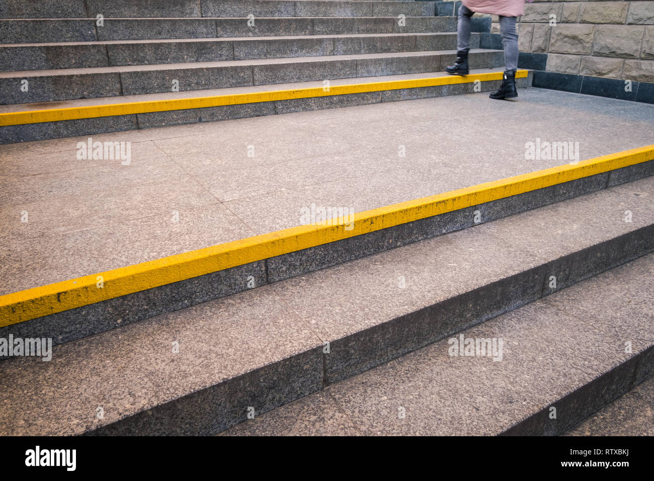 Yellow warning line hi-res stock photography and images - Alamy