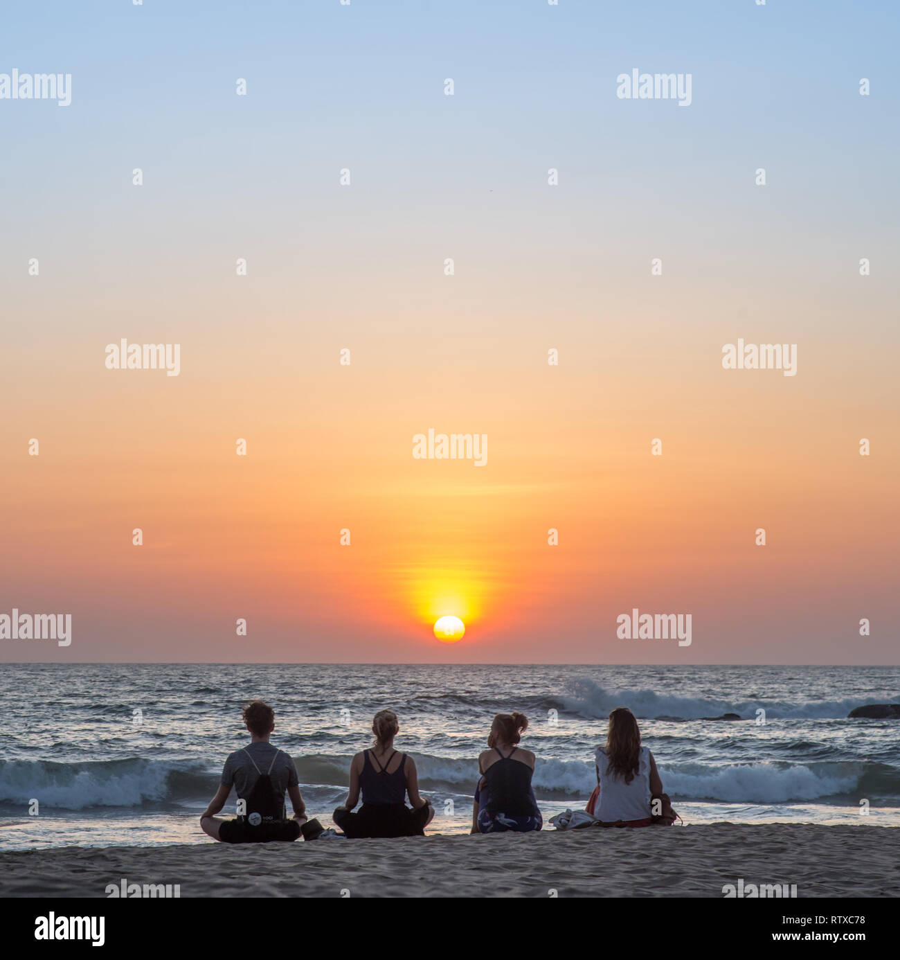 People on the beach at sunset in Agonda, Goa, India Stock Photo - Alamy