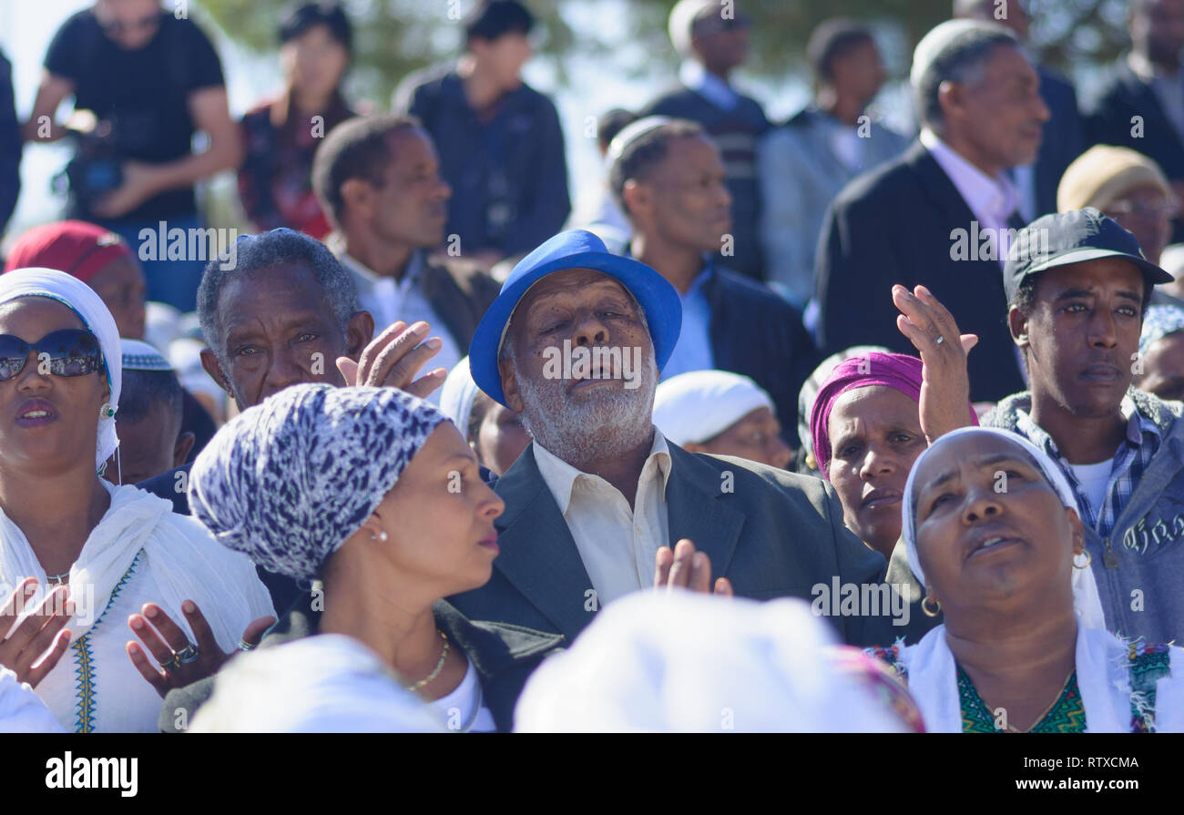 JERUSALEM - NOV 20, 2014: Ethiopian Jewish men and women pray at the ...