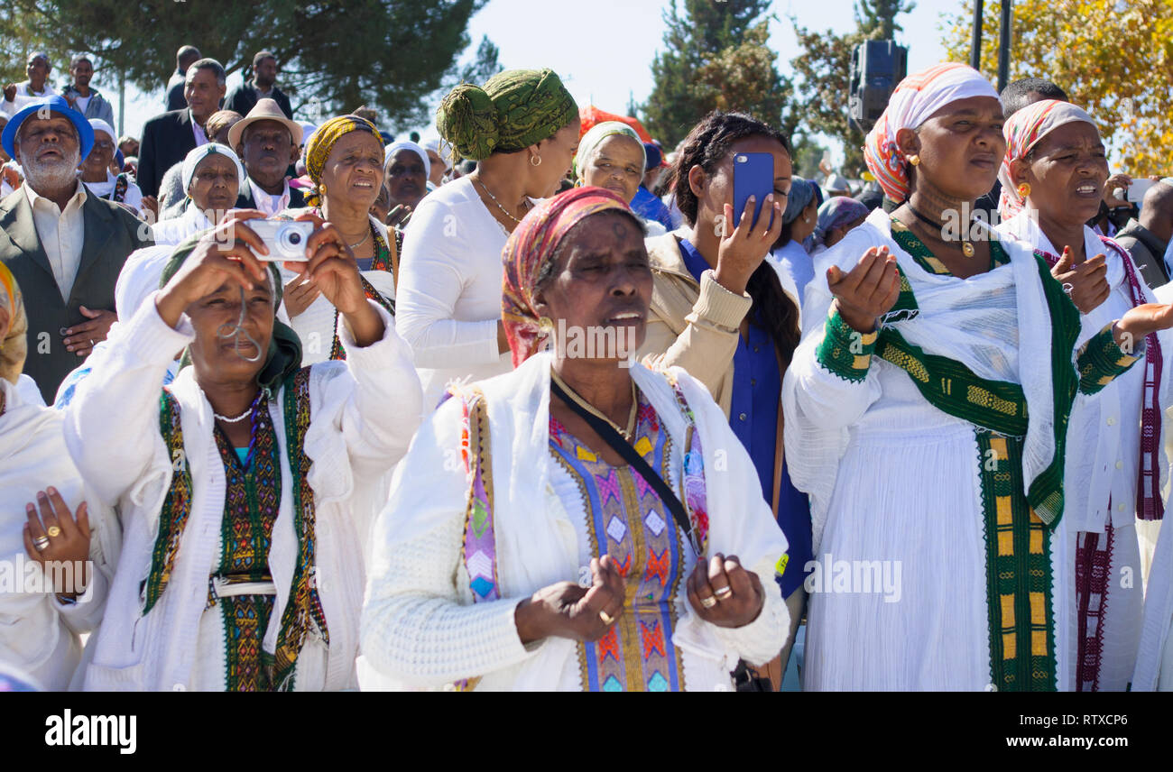 JERUSALEM - NOV 20, 2014: Ethiopian Jewish women mix old tradition of ...