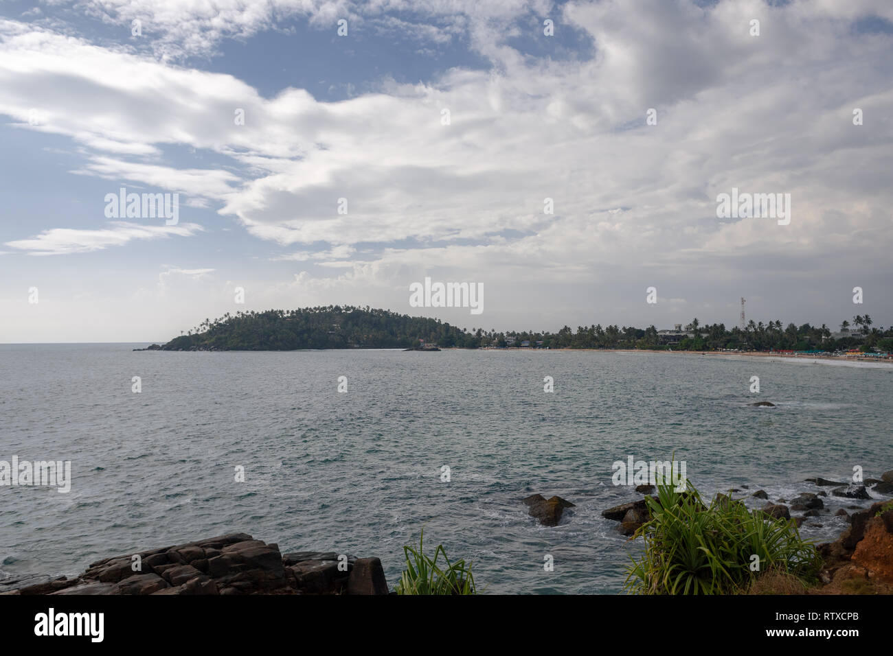 Beautiful rocks and ocean sky hi-res stock photography and images - Alamy
