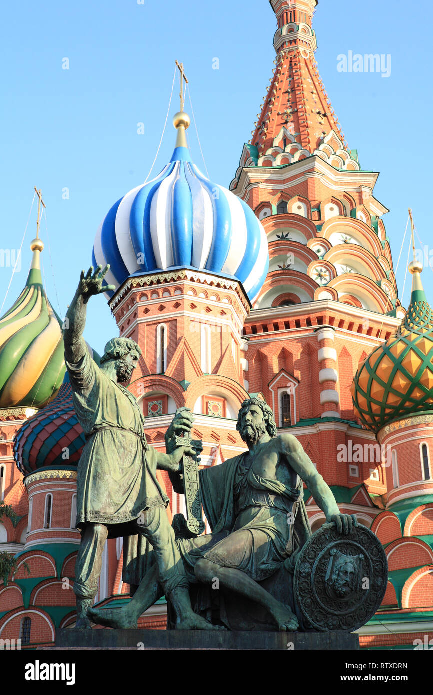 blessed basil cathedral and Statue of Minin and Pozharsky Stock Photo ...
