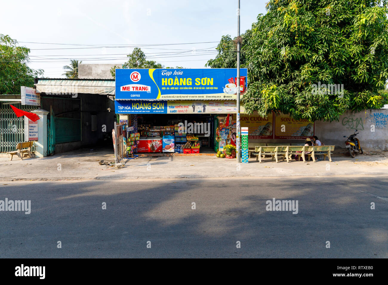 Streetside shop hi-res stock photography and images - Alamy