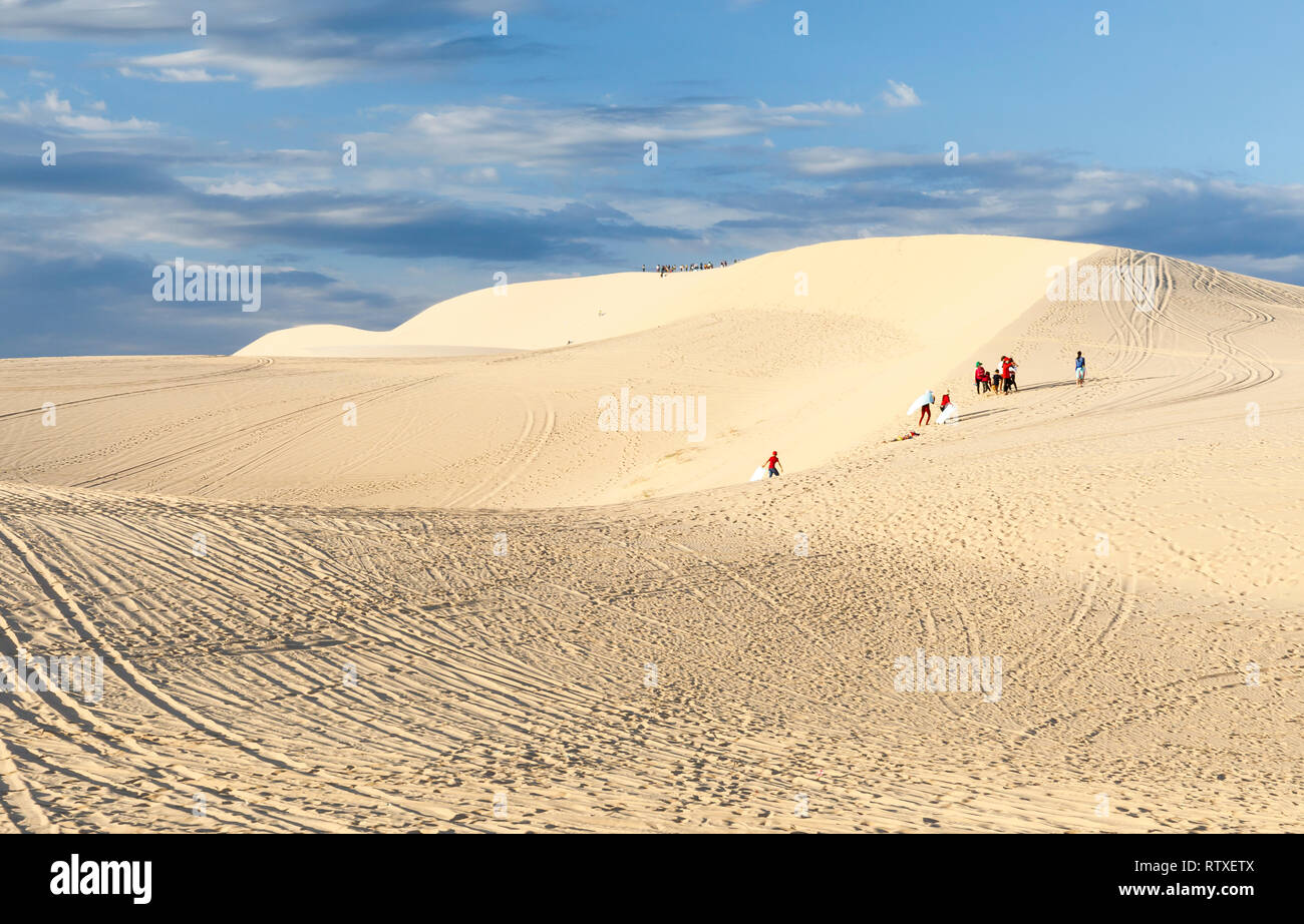 MUI NE, VIETNAM - FEBRUARY 17, 2018: Tourist walk on yellow sand dunes ...