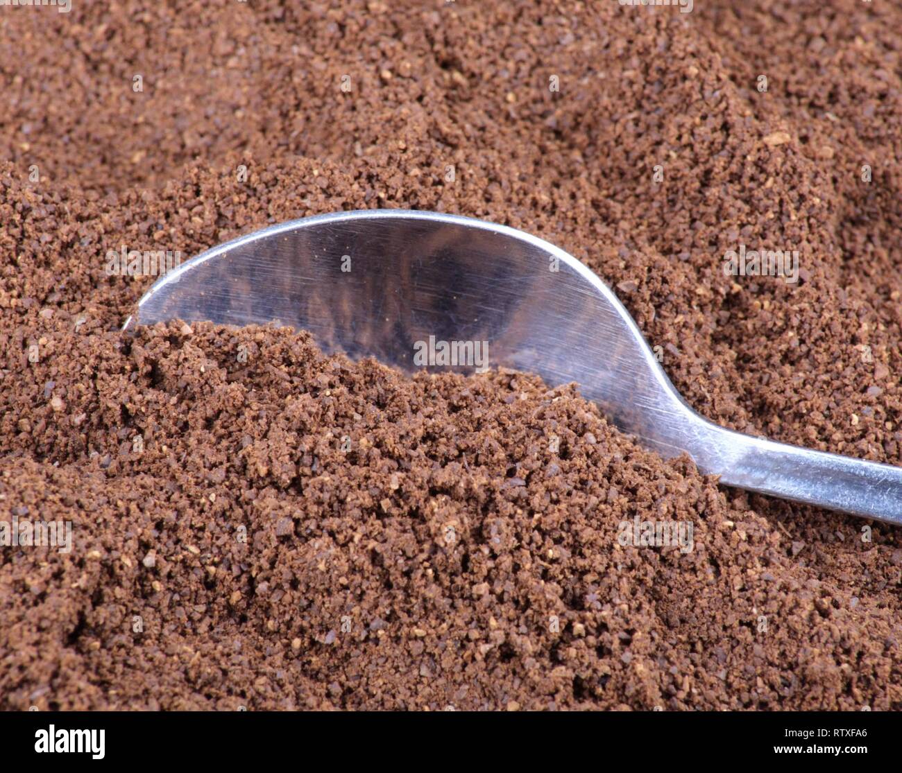 milled coffee and teaspoon Stock Photo - Alamy