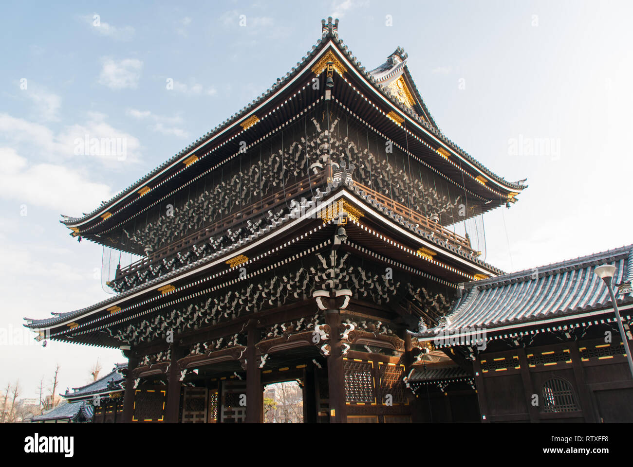The main gate of Higashi Hongan-ji in Kyoto. This temple was ...