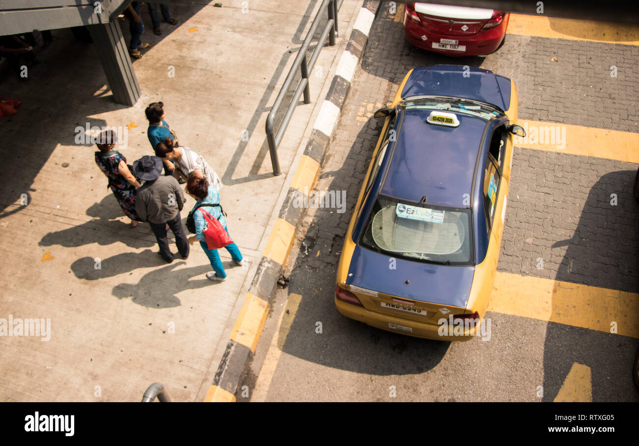 group of people wait at taxi rank in Kuala Lumpur Malaysia Stock Photo ...