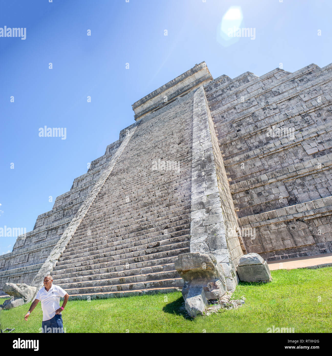 El Castillo pyramid in Chichén-Itzá, Mexico Stock Photo - Alamy