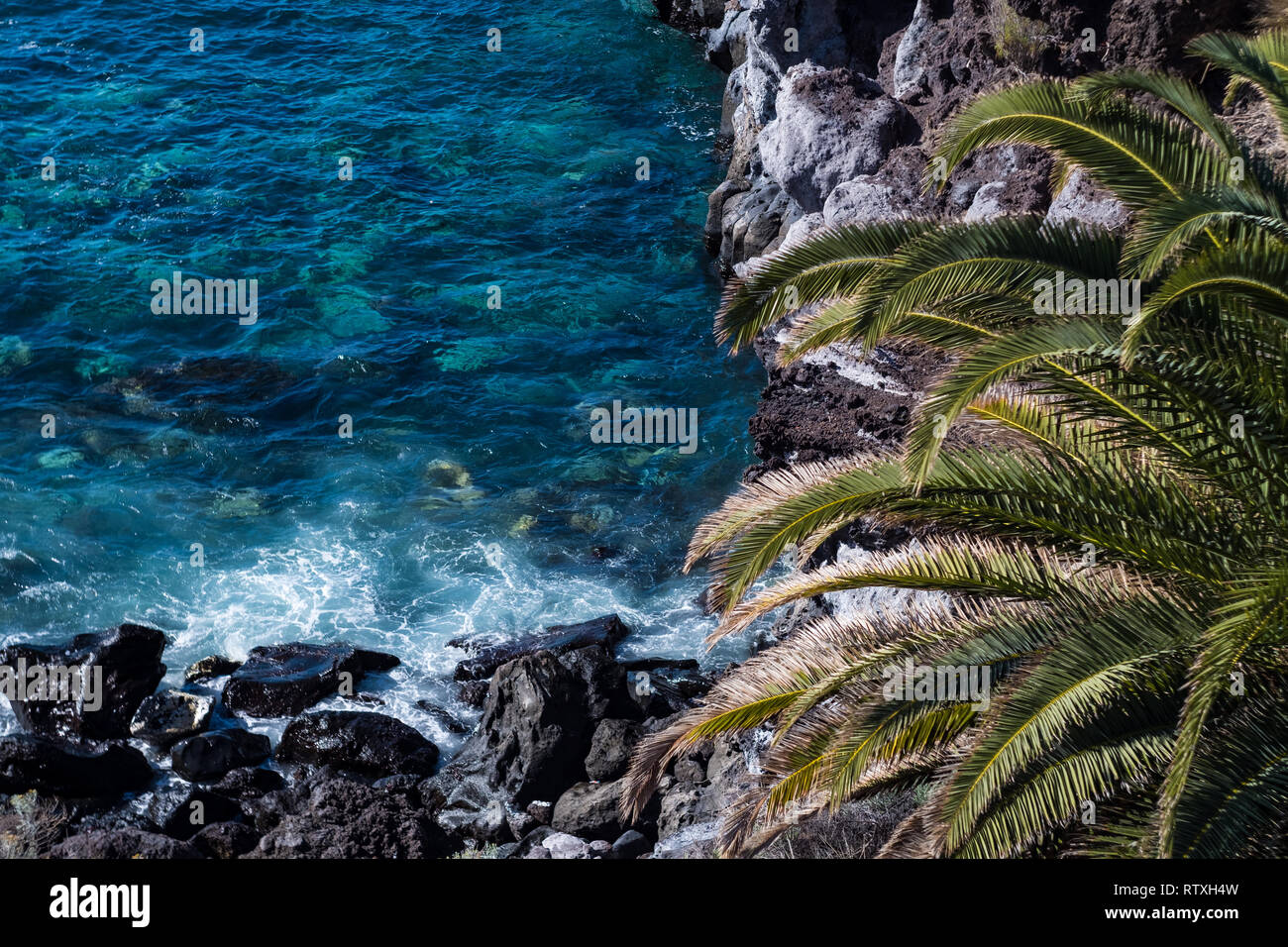 Beautiful view on blue ocean hi-res stock photography and images - Alamy