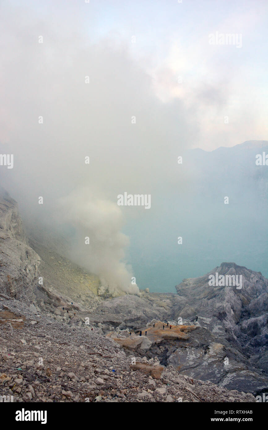 Kawah Ijen volcano and crater lake, Java, Indonesia Stock Photo - Alamy