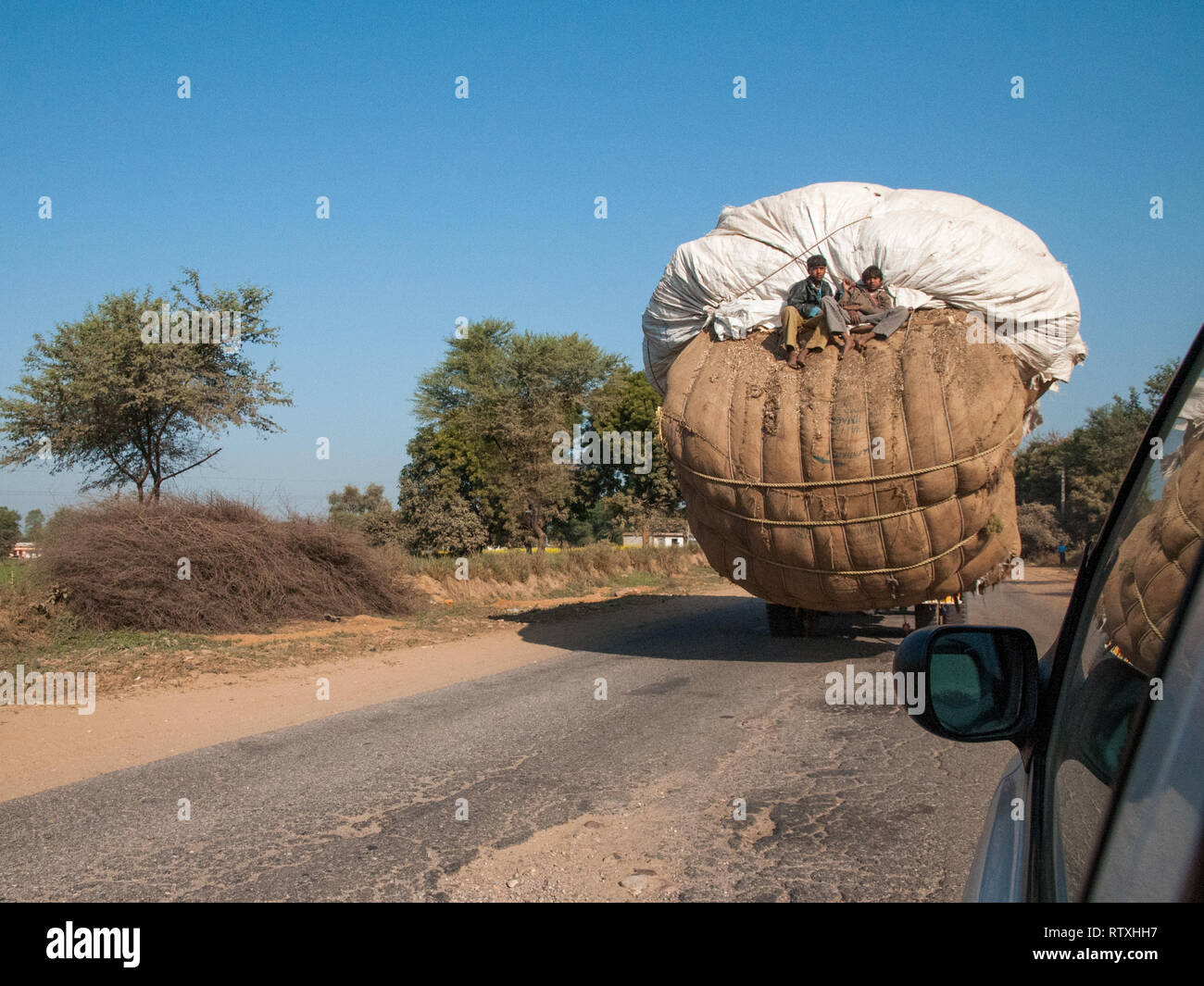 Overloaded truck hi-res stock photography and images - Alamy