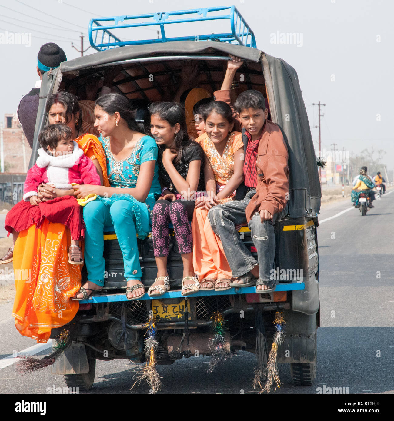 Indian children in rickshaw hi-res stock photography and images - Alamy