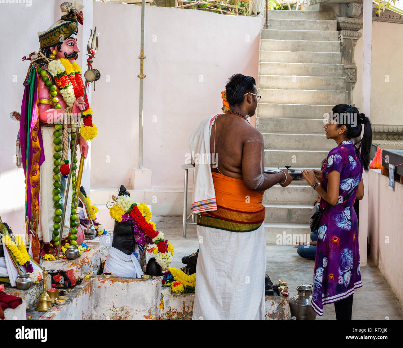 Hindu priest temple hi-res stock photography and images - Alamy
