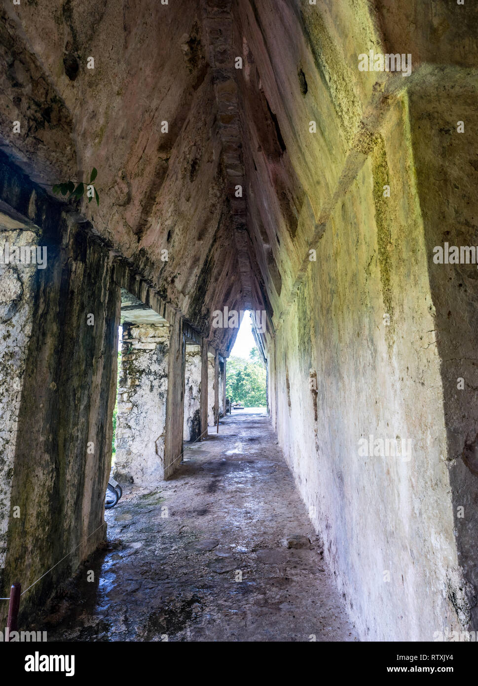 Corbel arch hi-res stock photography and images - Alamy
