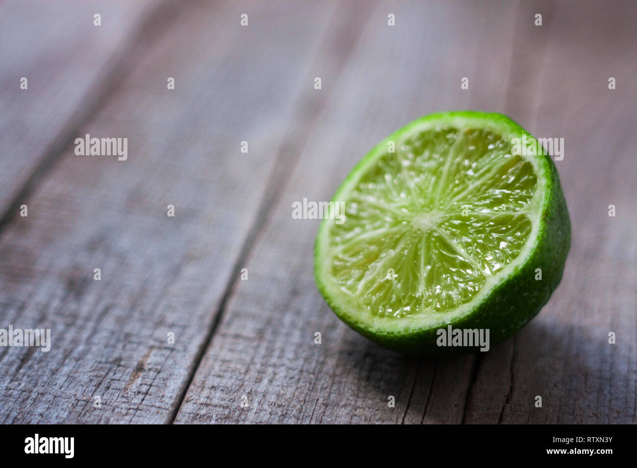 Half a lime hi-res stock photography and images - Alamy