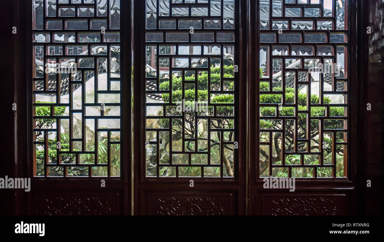 Art of Chinese garden design, Yu Gardens in Sahnghai Stock Photo - Alamy