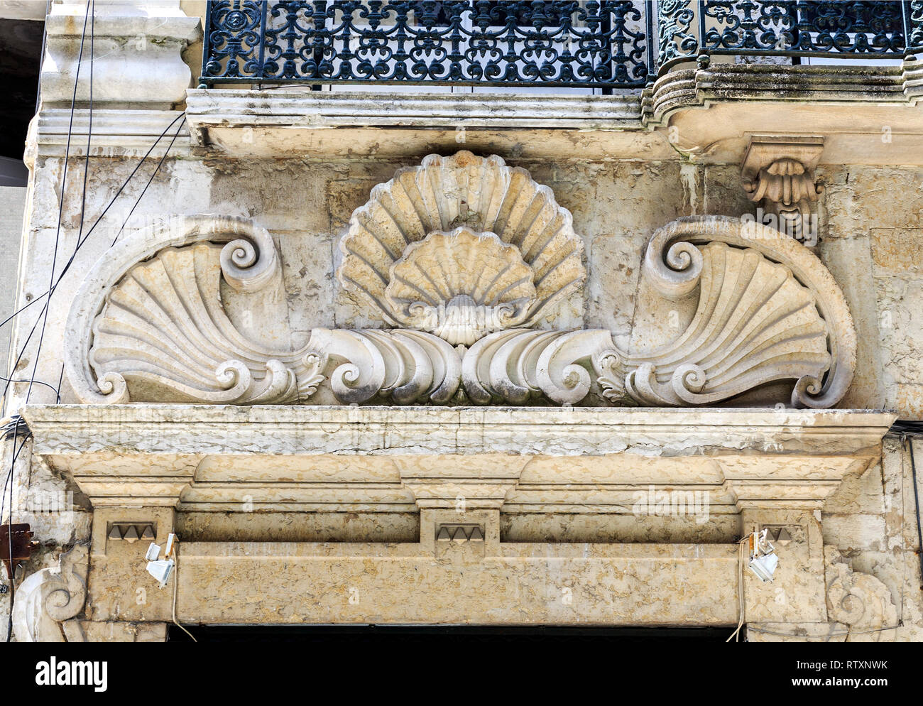 Architrave detail door hi-res stock photography and images - Alamy
