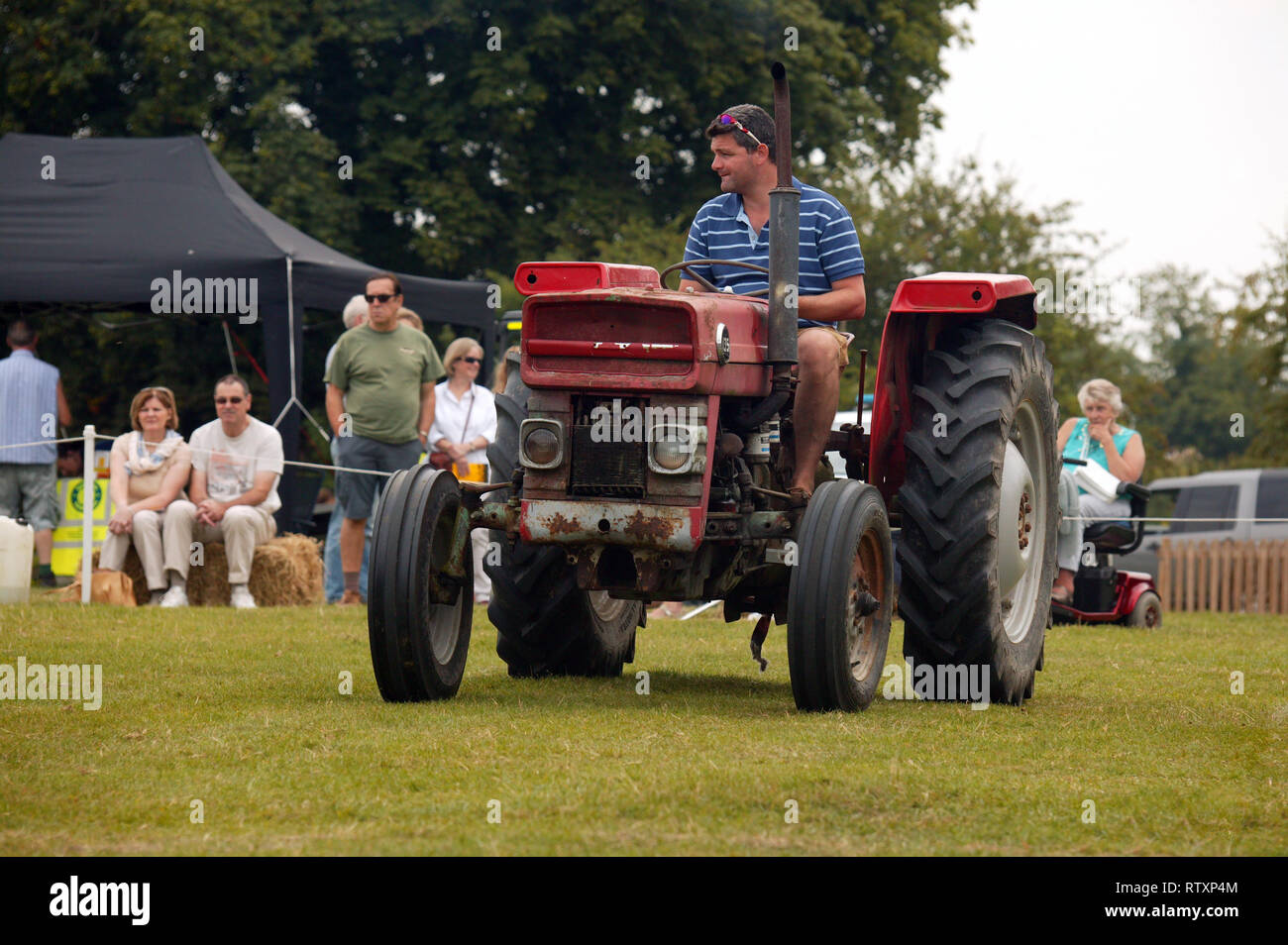 Massey ferguson 135 tractor hi-res stock photography and images - Alamy