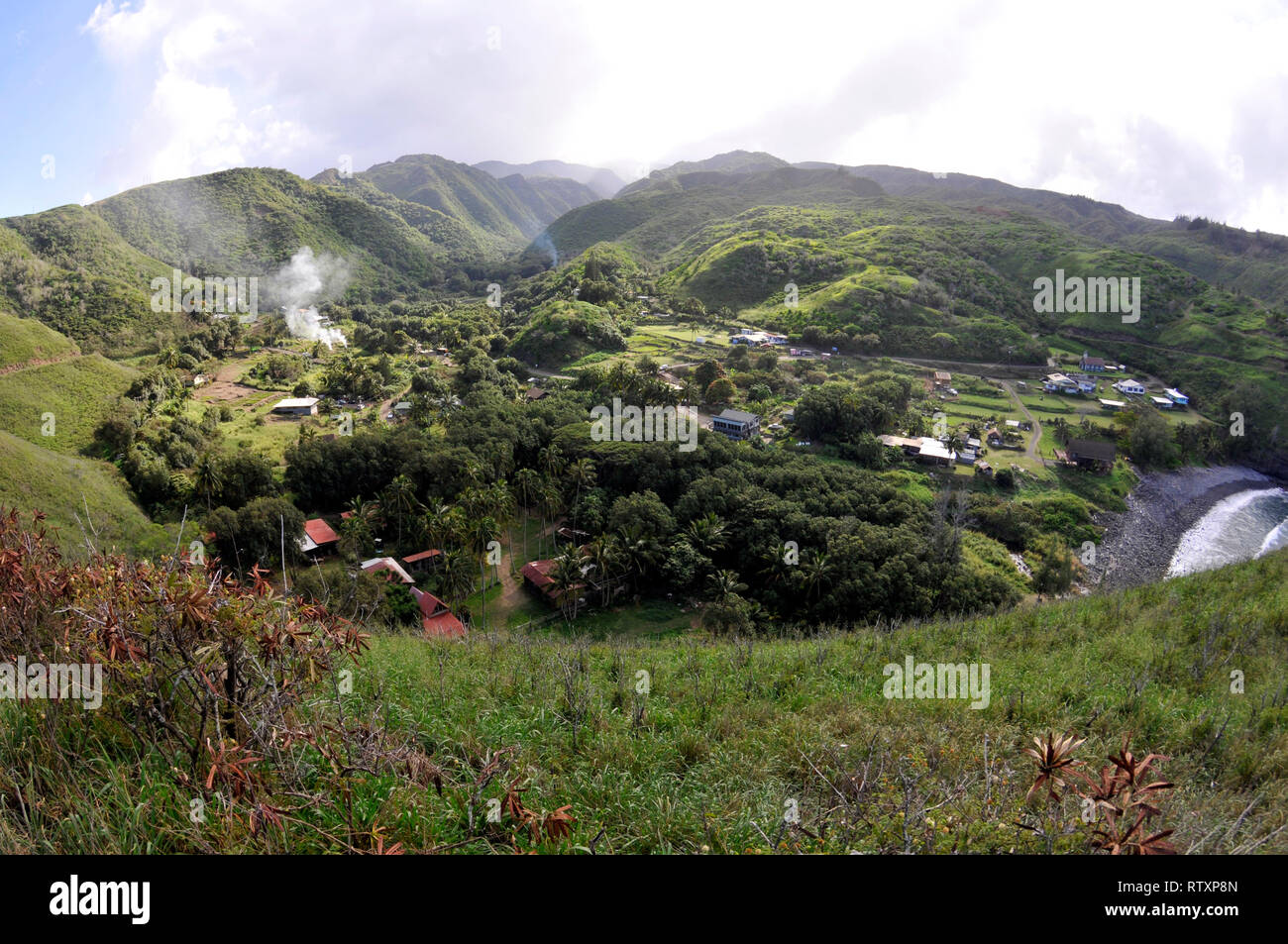 Kahakuloa village hi-res stock photography and images - Alamy
