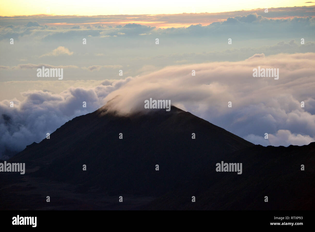 Volcano mountain hawaii hi-res stock photography and images - Alamy