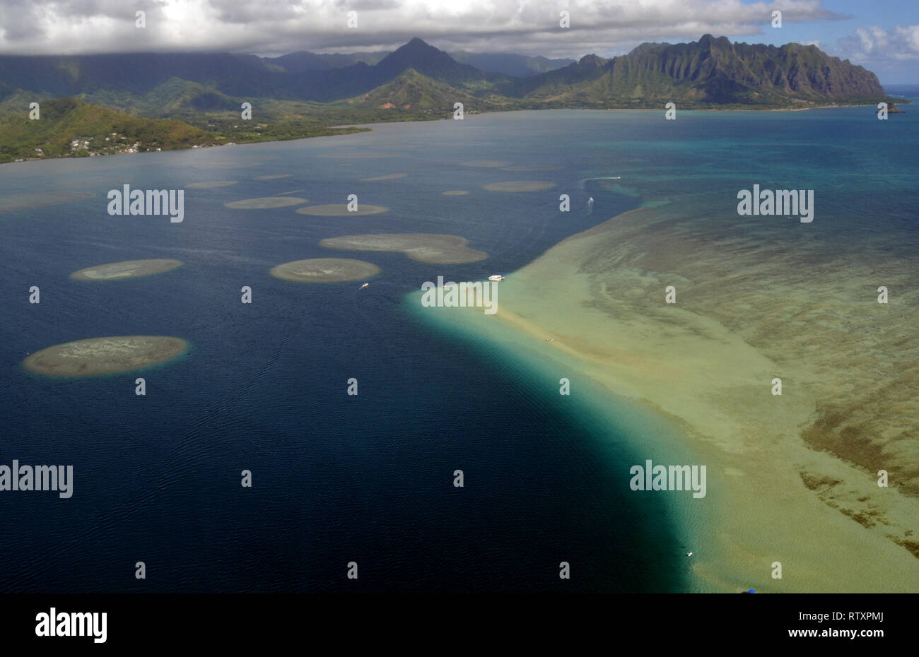 Aerial view of sandbars and coral reefs in Kaneohe Bay, Oahu, Hawaii ...