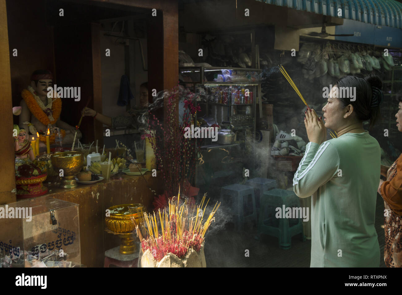 Buddhist ritual in Phnom Penh, Cambodia Stock Photo - Alamy
