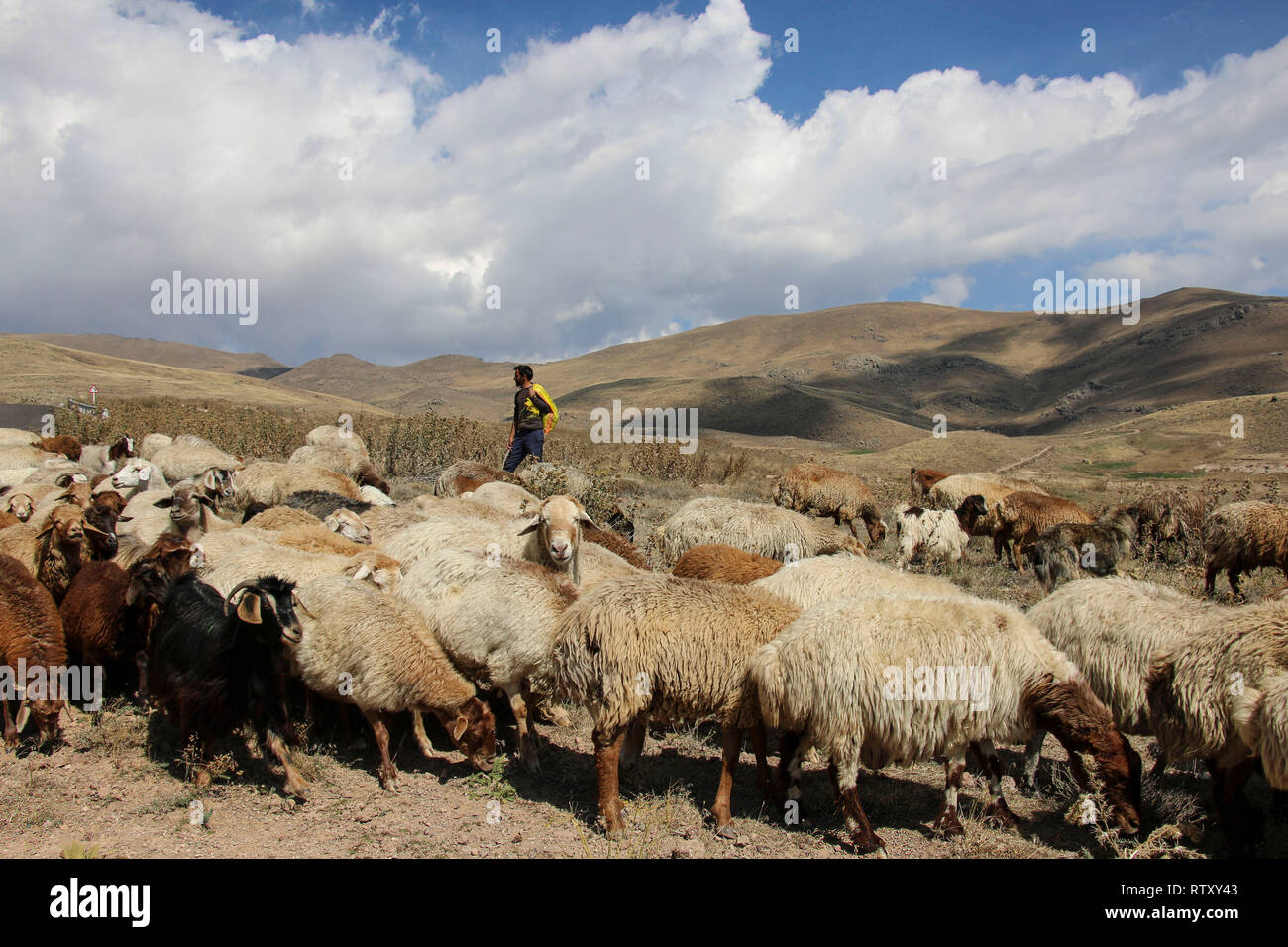 Inactive volcano hi-res stock photography and images - Alamy